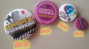 Merchandise adalah – Pengertian, Fungsi, Tujuan, Manfaat, Jenis & Contoh